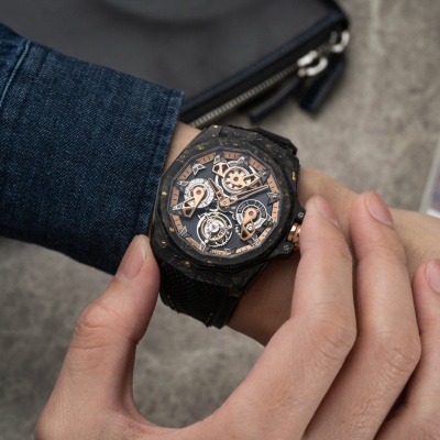 9 Waterproof Watches Perfect for Hong Kong Beaches | Robb Report Hong Kong