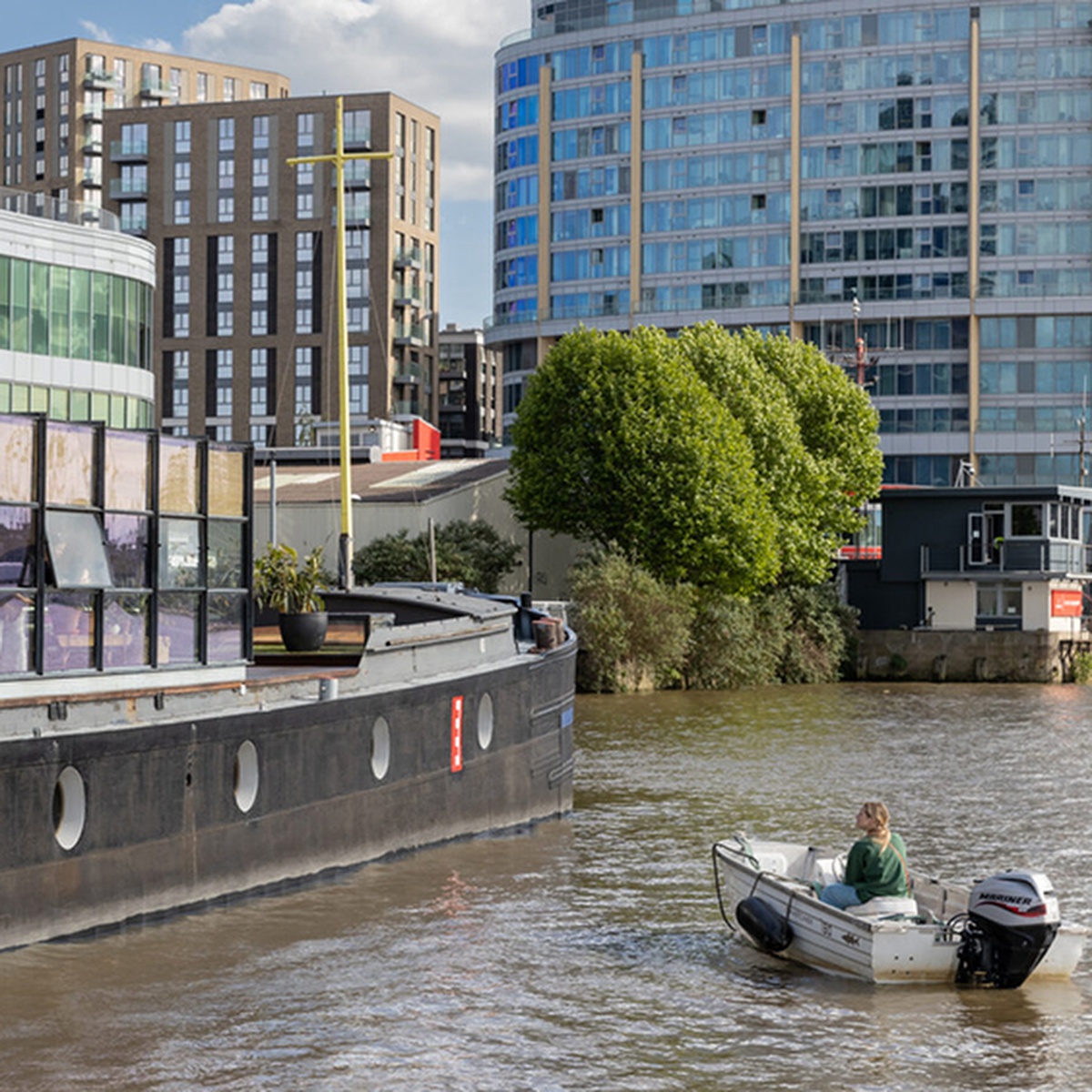 Inside a Luxe US$2 Million London Houseboat That Lets You Live on the ...