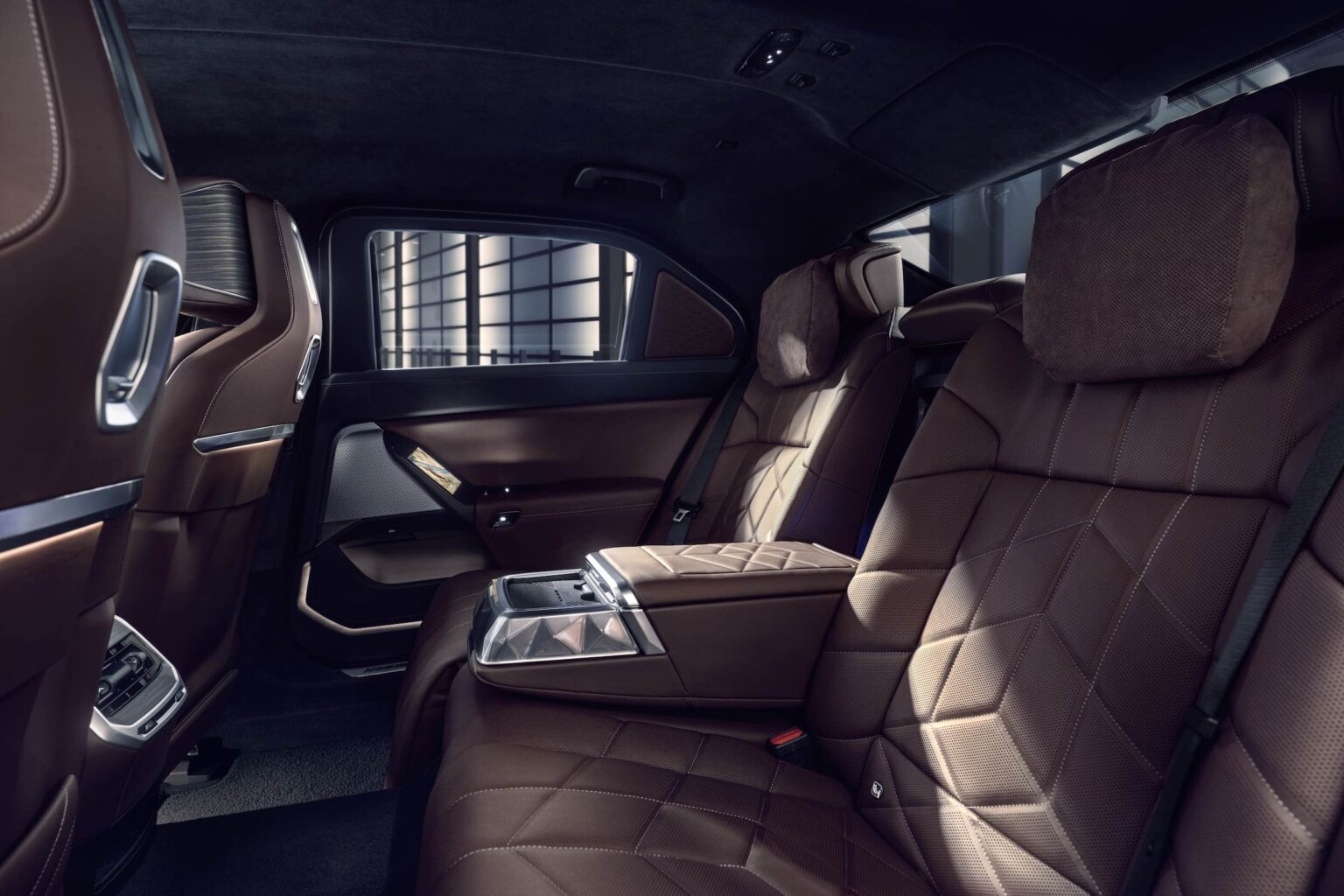 BMW Has Unveiled the Armoured Electric i7 and 7 Series in Hong Kong ...