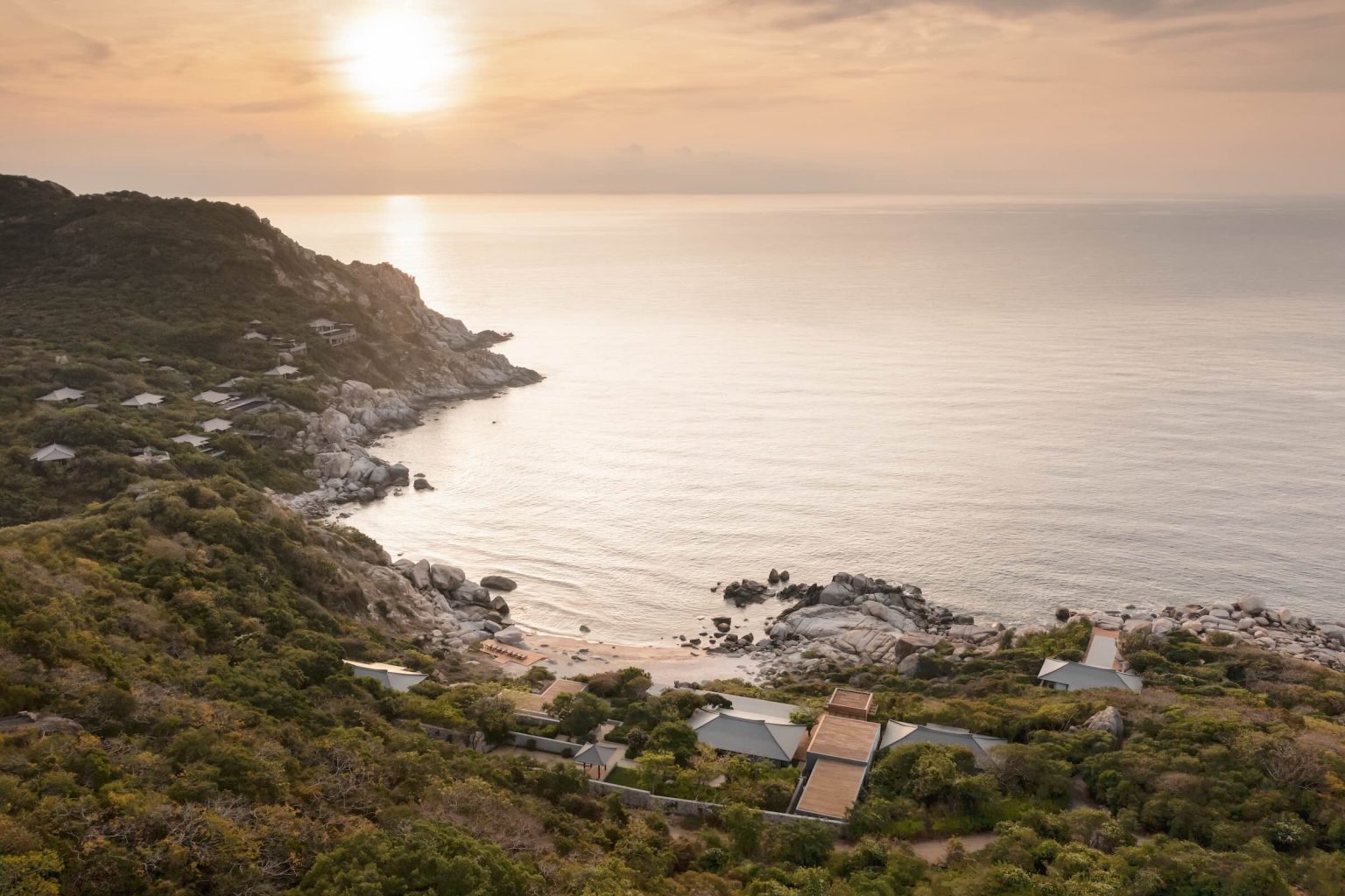 What It’s Like to Stay at Amanoi, a Peaceful Cliffside Haven on the ...